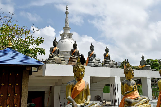 Seema Malakayat Meditation Centre or Colombo water temple - opening hours, cost, how to get ...