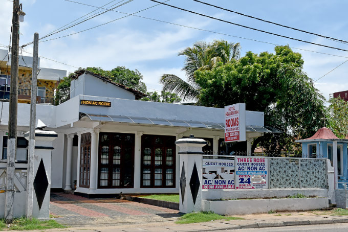 In which area of Negombo is it better to stay?