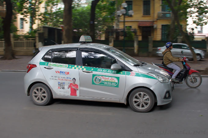 What official taxis are there in Hanoi?