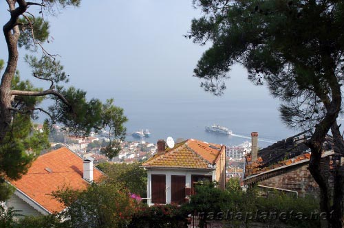 Heybeliada island in Istanbul and how to visit it yourself